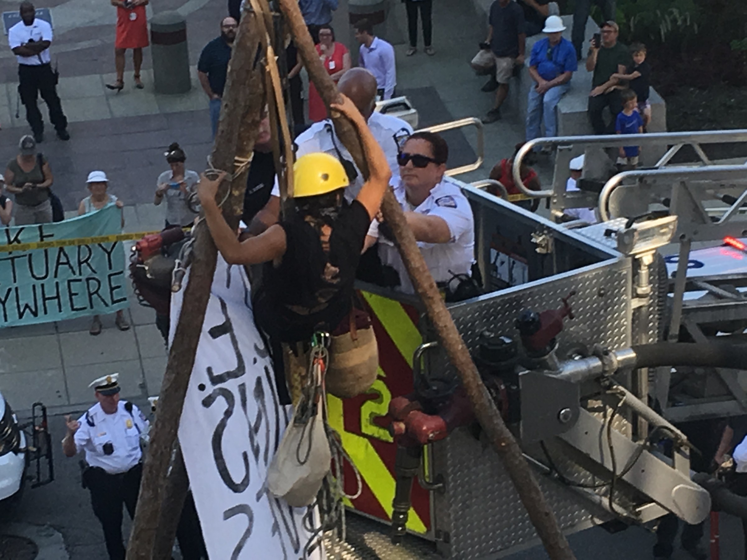 Behind the Blockades: Intersectional Organizing to Abolish ICE | Truthout