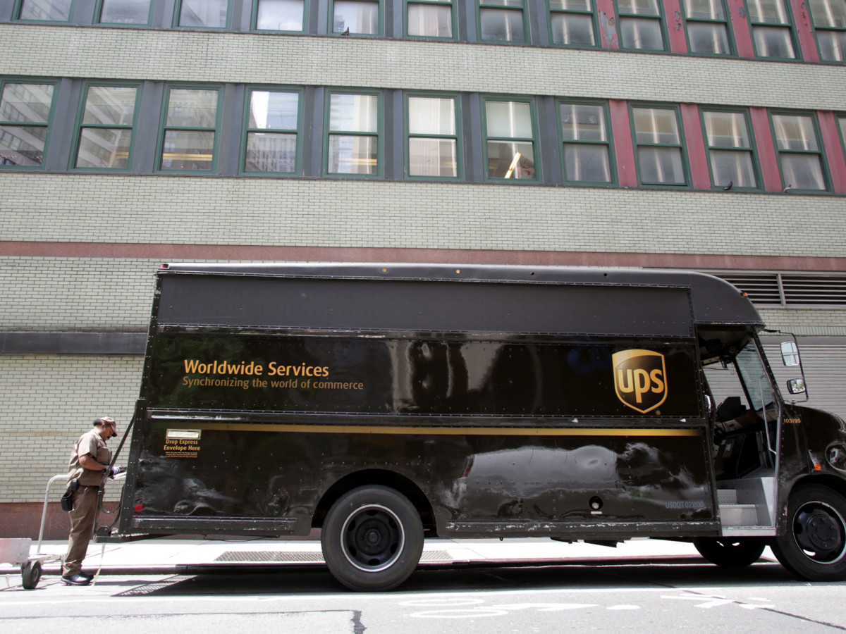 Chicago Teamsters Consider Peak Season Strike at UPS | Truthout