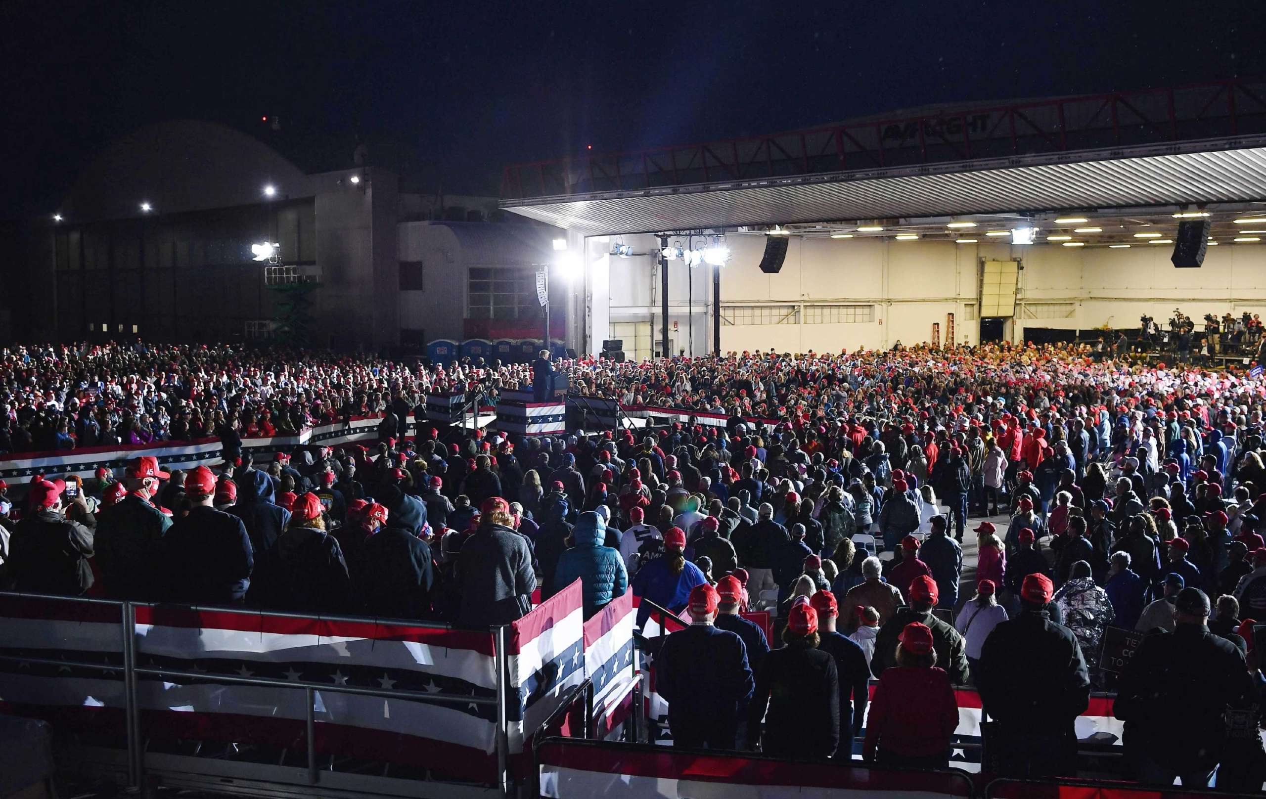 Trump Campaign Boots NYT Reporter After She Remarks on Lack of Masks at ...