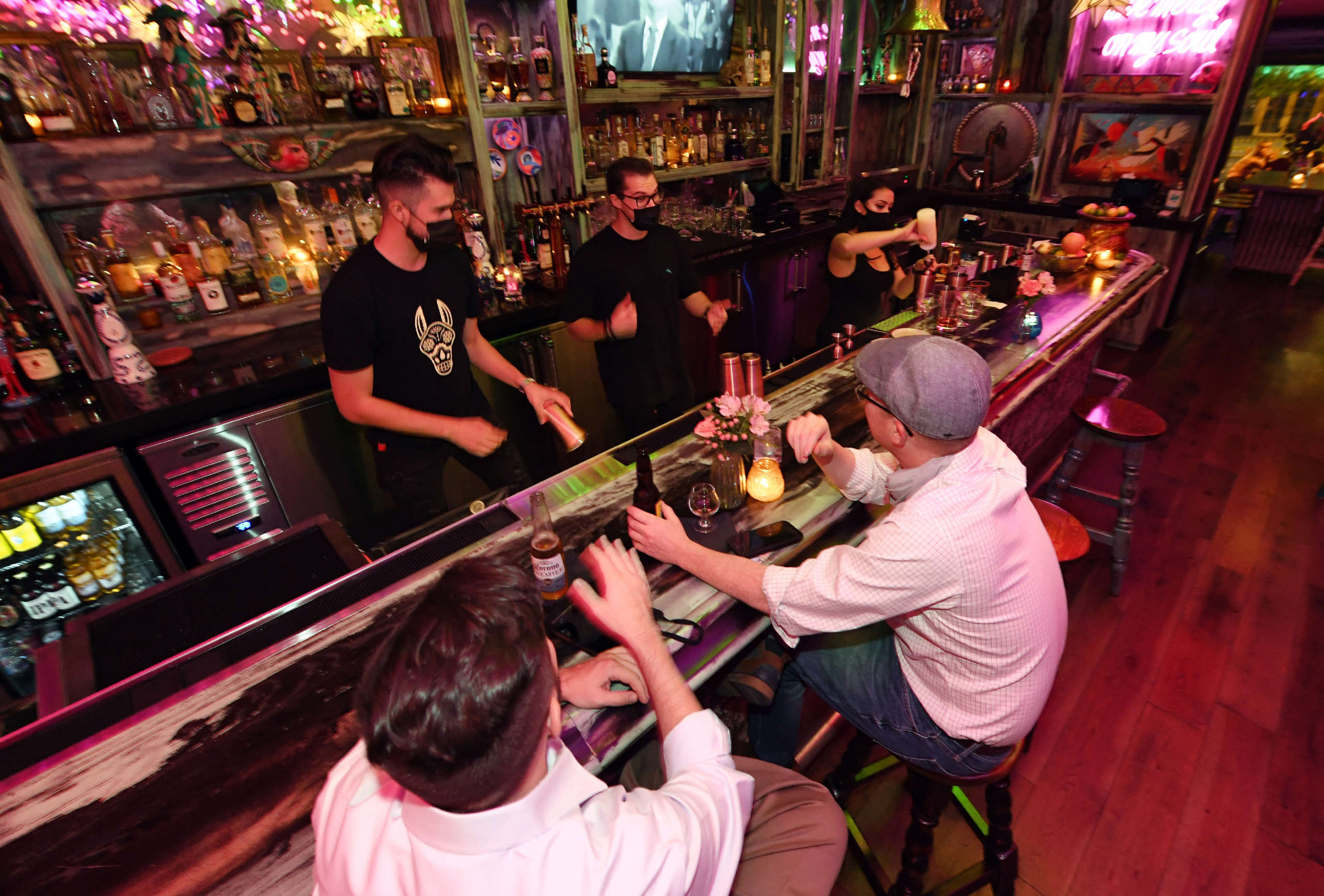 The Government Should Pay Bars to Close for Several Months | Truthout