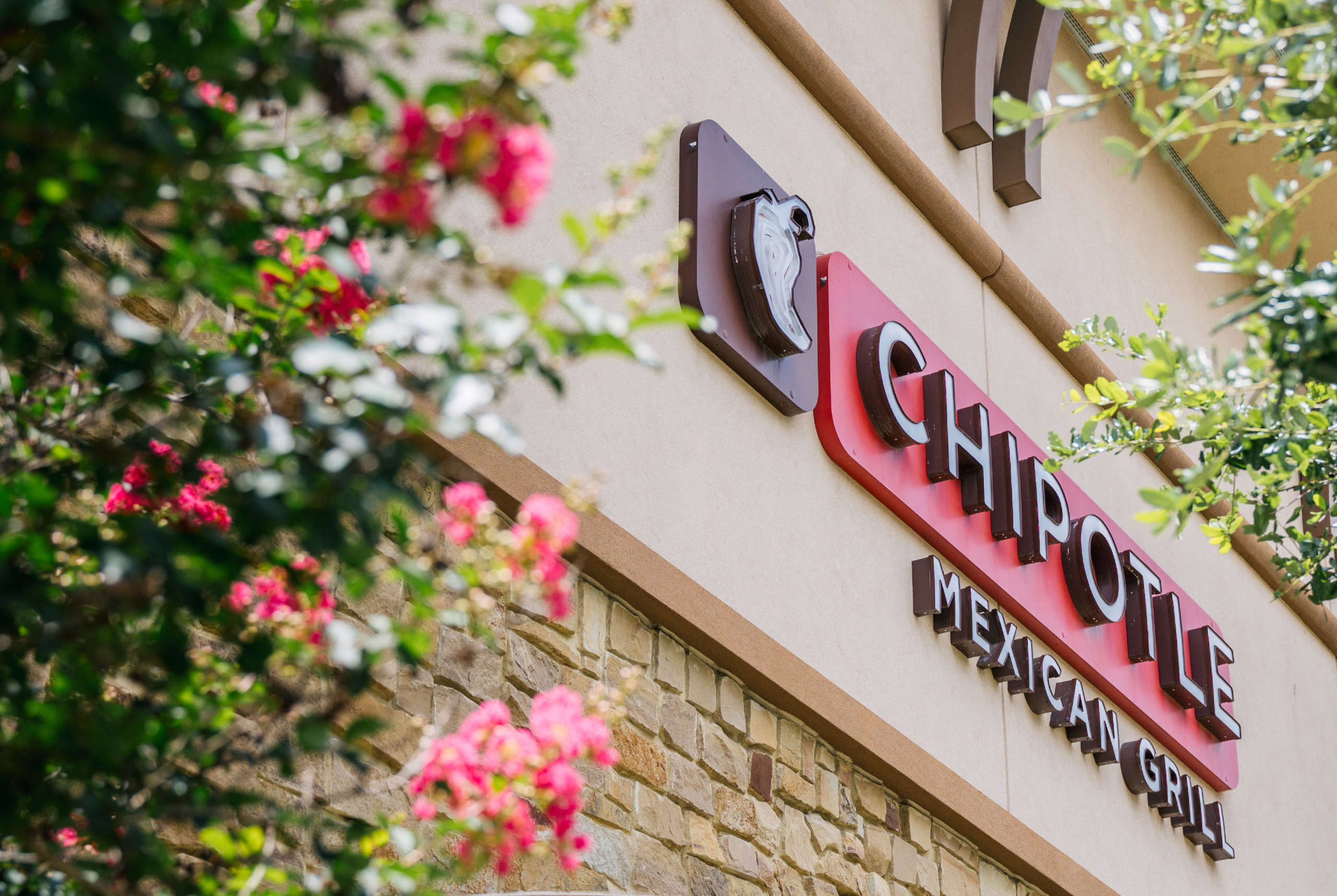 Maine Chipotle Workers File to Form Company’s First-Ever Union | Truthout