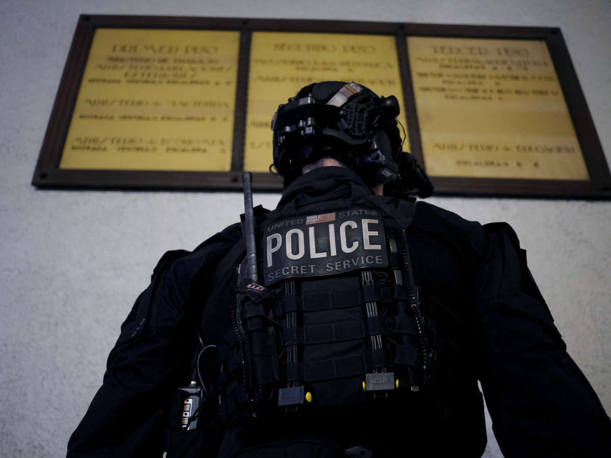 The Secret Service Text Cover-Up Keeps Getting Bigger | Truthout