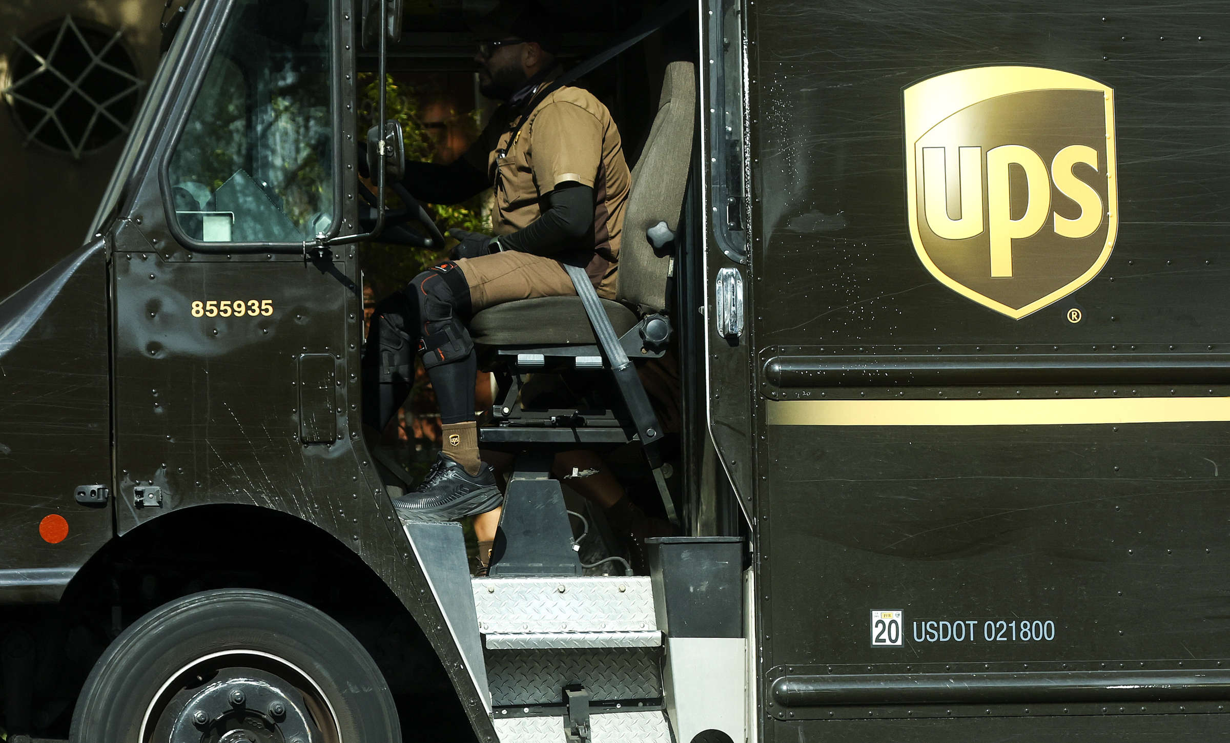 UPS Workers Say Union Activists Are Being Targeted Amid Contract ...