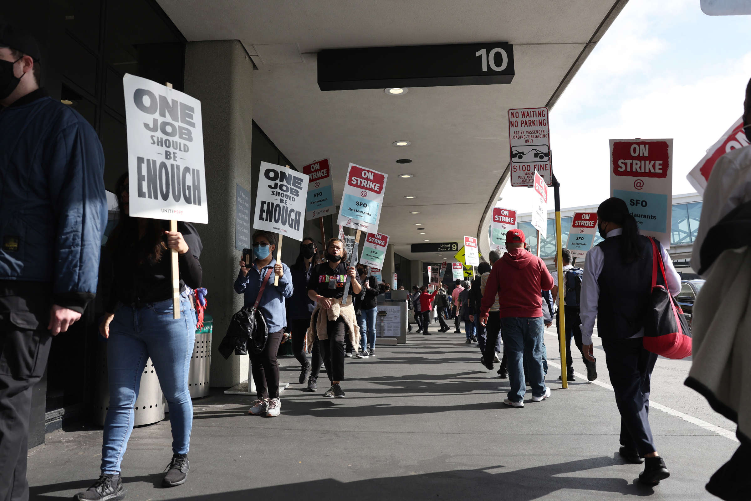 San Francisco Airport Workers End Strike After Pay Victory | Truthout