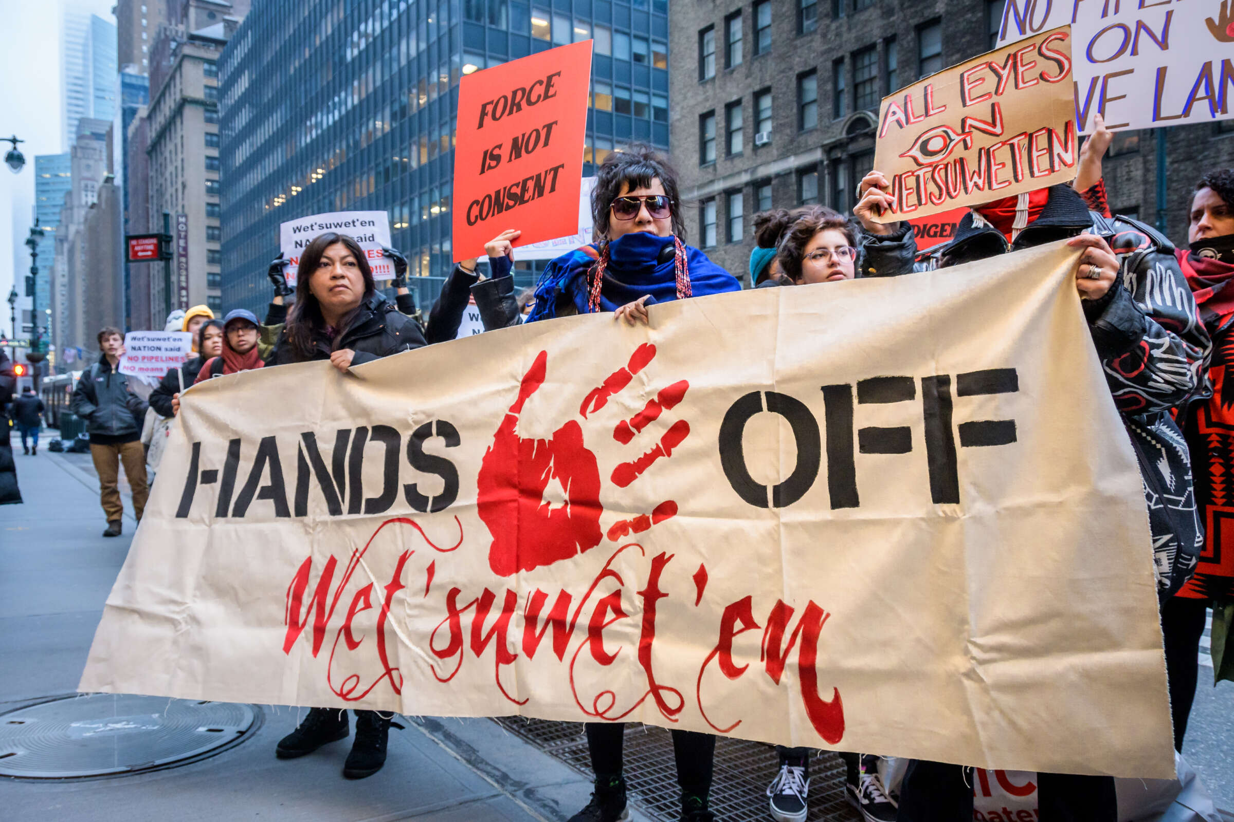 Canadian Police Arrest Indigenous Protesters in Clash Over Pipeline ...