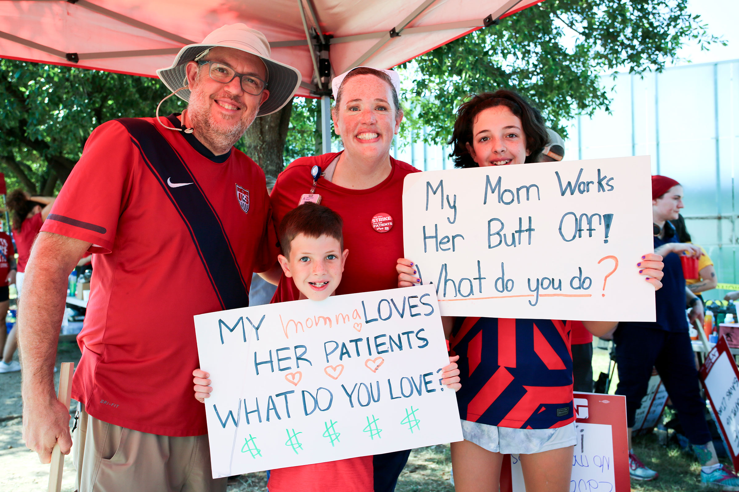 Nurses in Texas and Kansas Make History With a Massive Strike | Truthout
