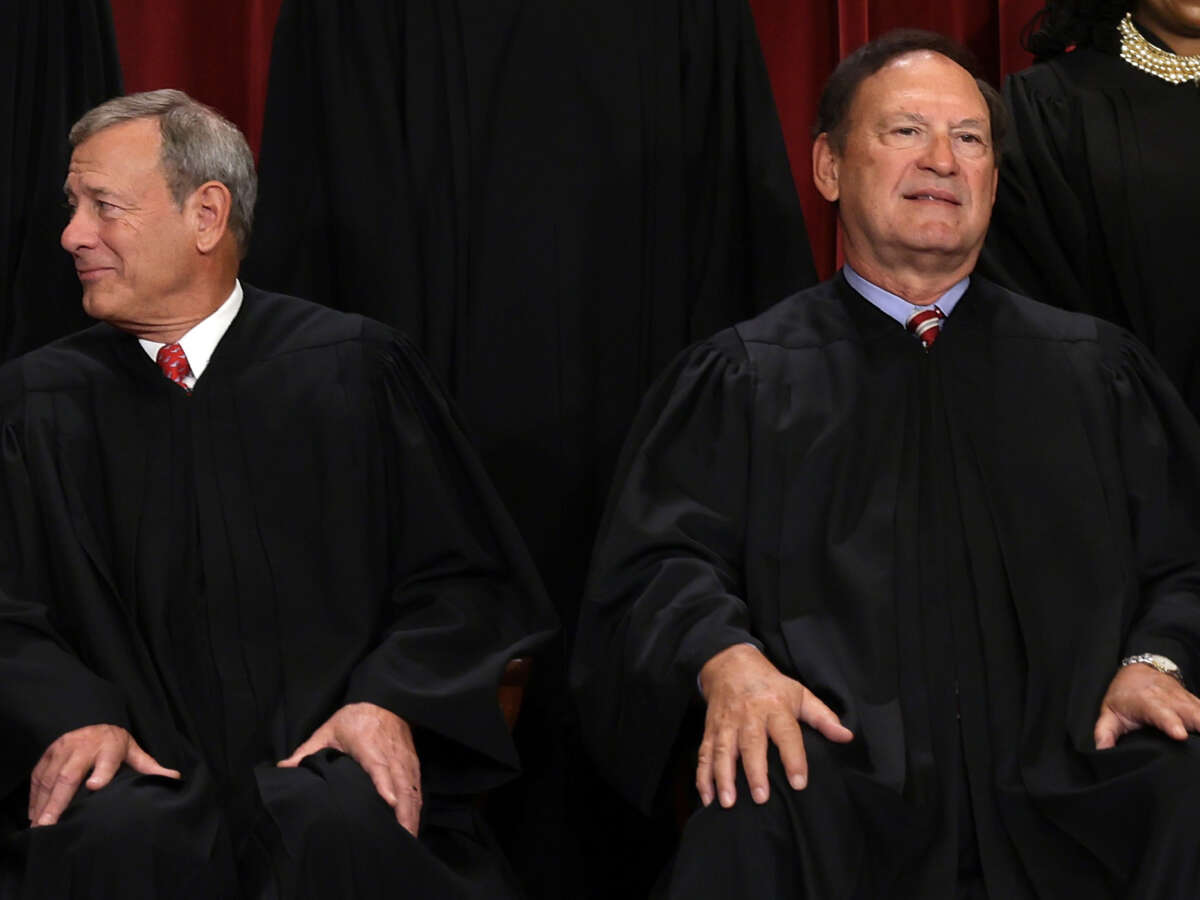 Samuel Alito Flew Upside-Down Flag, Symbol of Trump Support, Days After ...