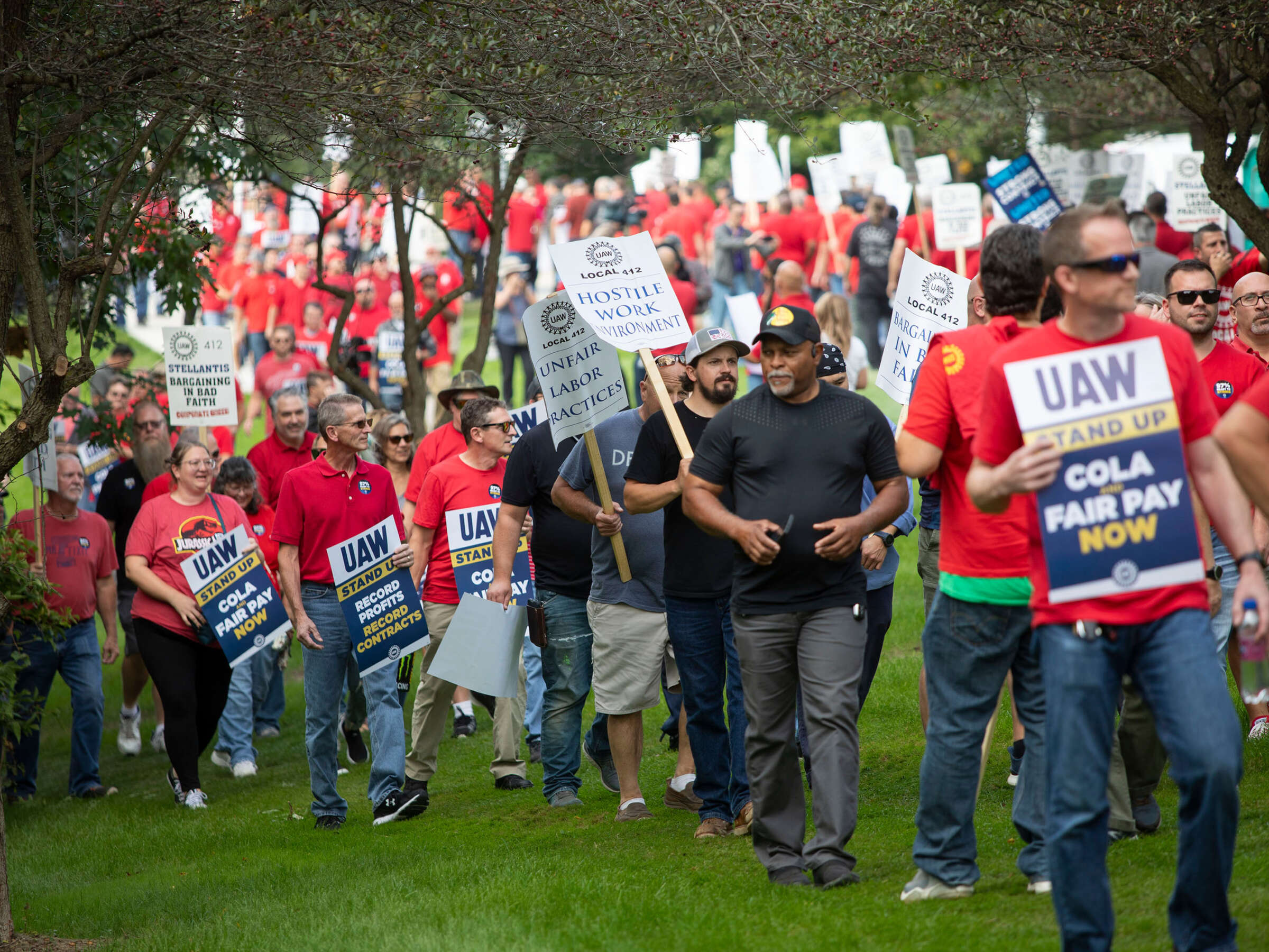 Bernie Sanders Slams Corporate Media Coverage of UAW Strike | Truthout