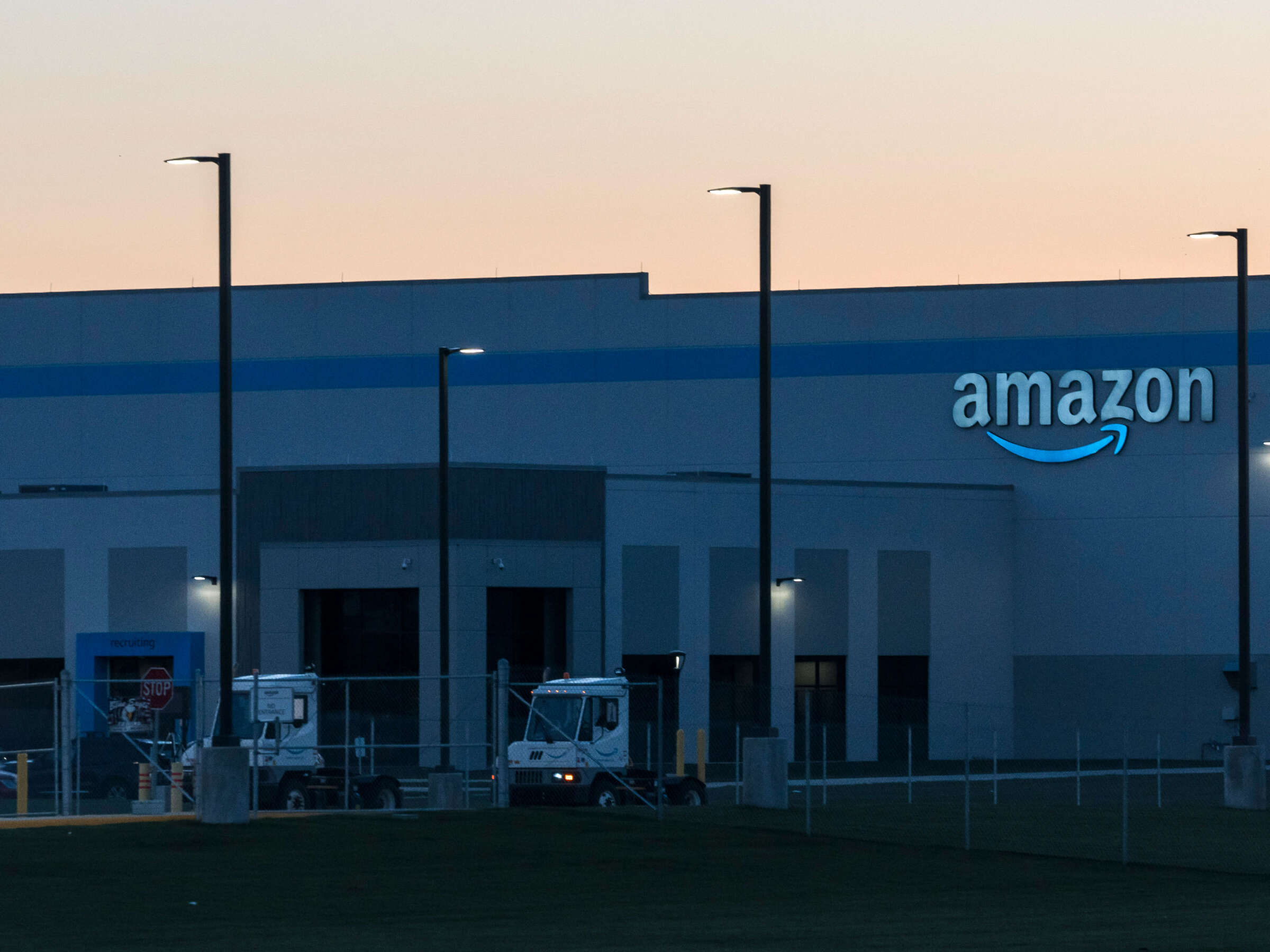 Italy Shows How Amazon Can Be Forced to Bargain: Shut Down Its ...