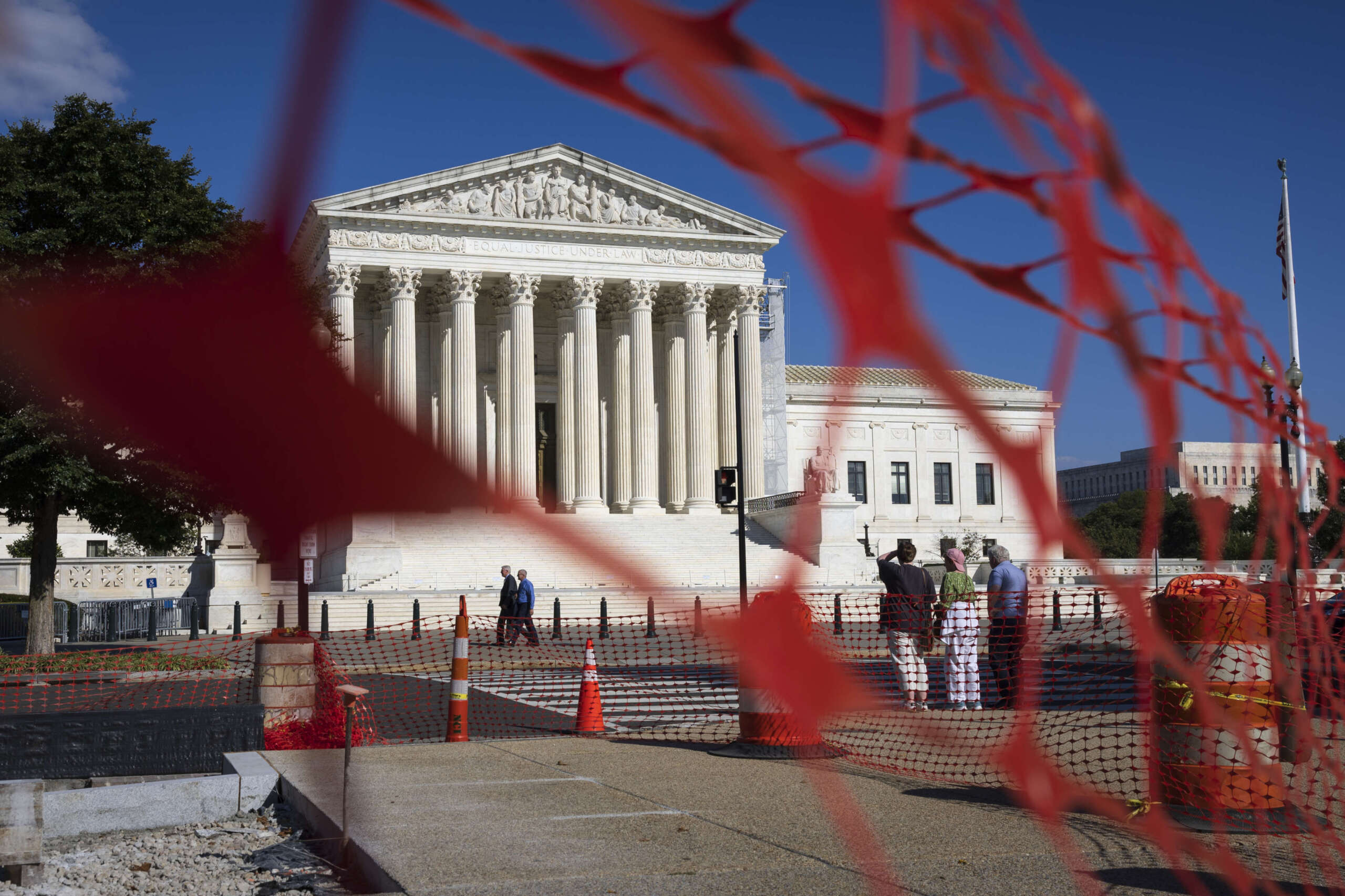 Ron Wyden Submits Bill to Drastically Reform Supreme Court | Truthout