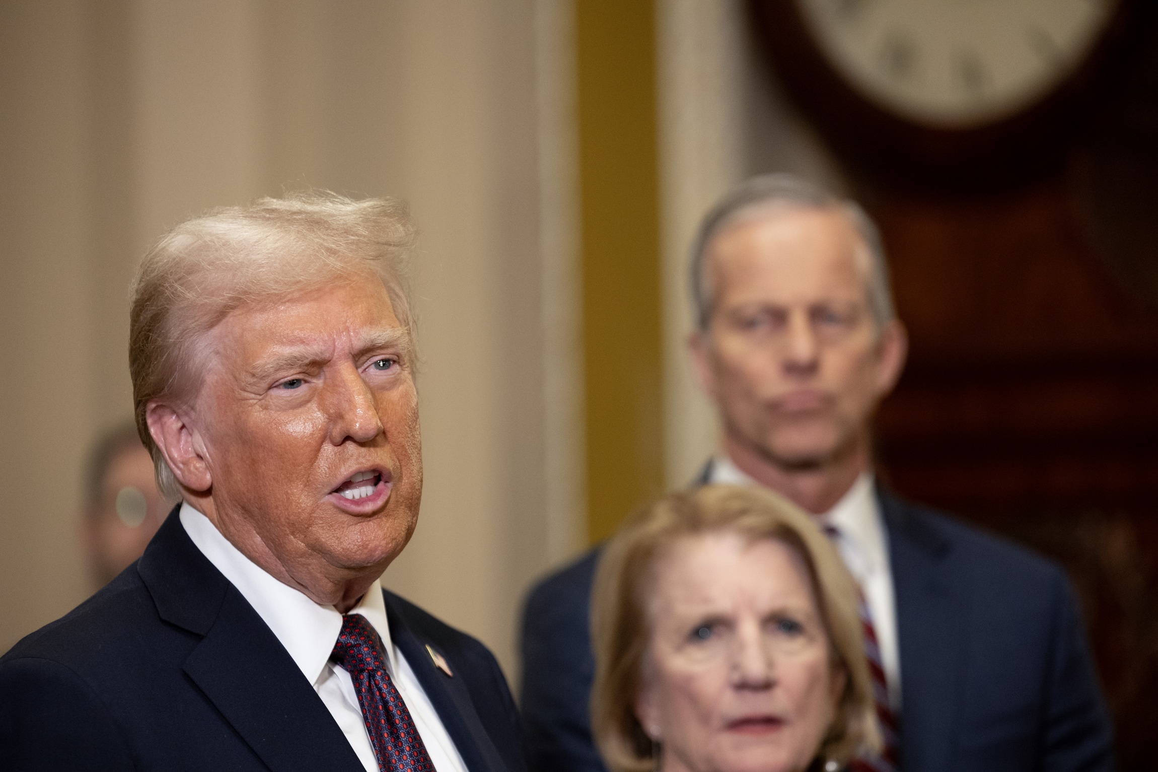 Rockiness of Trump’s Transition Lowers Americans’ Confidence in Him to ...