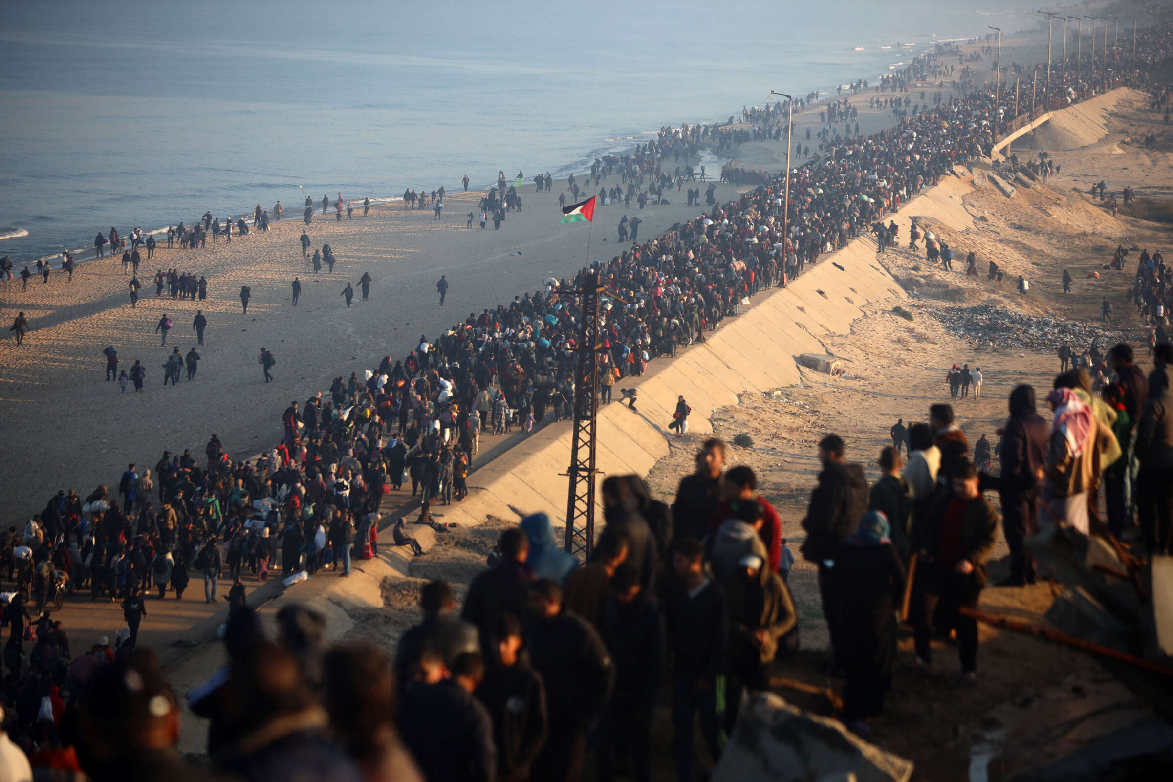 Thousands of Palestinians Return to North Gaza After Year of Israeli ...