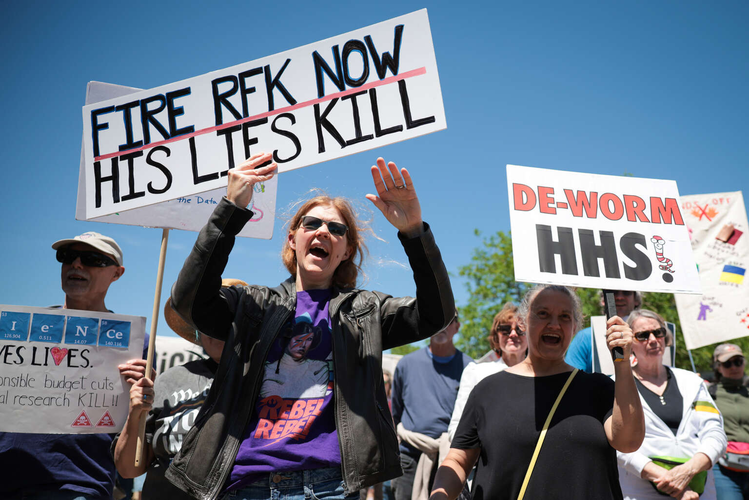 Hundreds of NIH Workers Rebuke Trump’s Funding Cuts in Protest Letter ...
