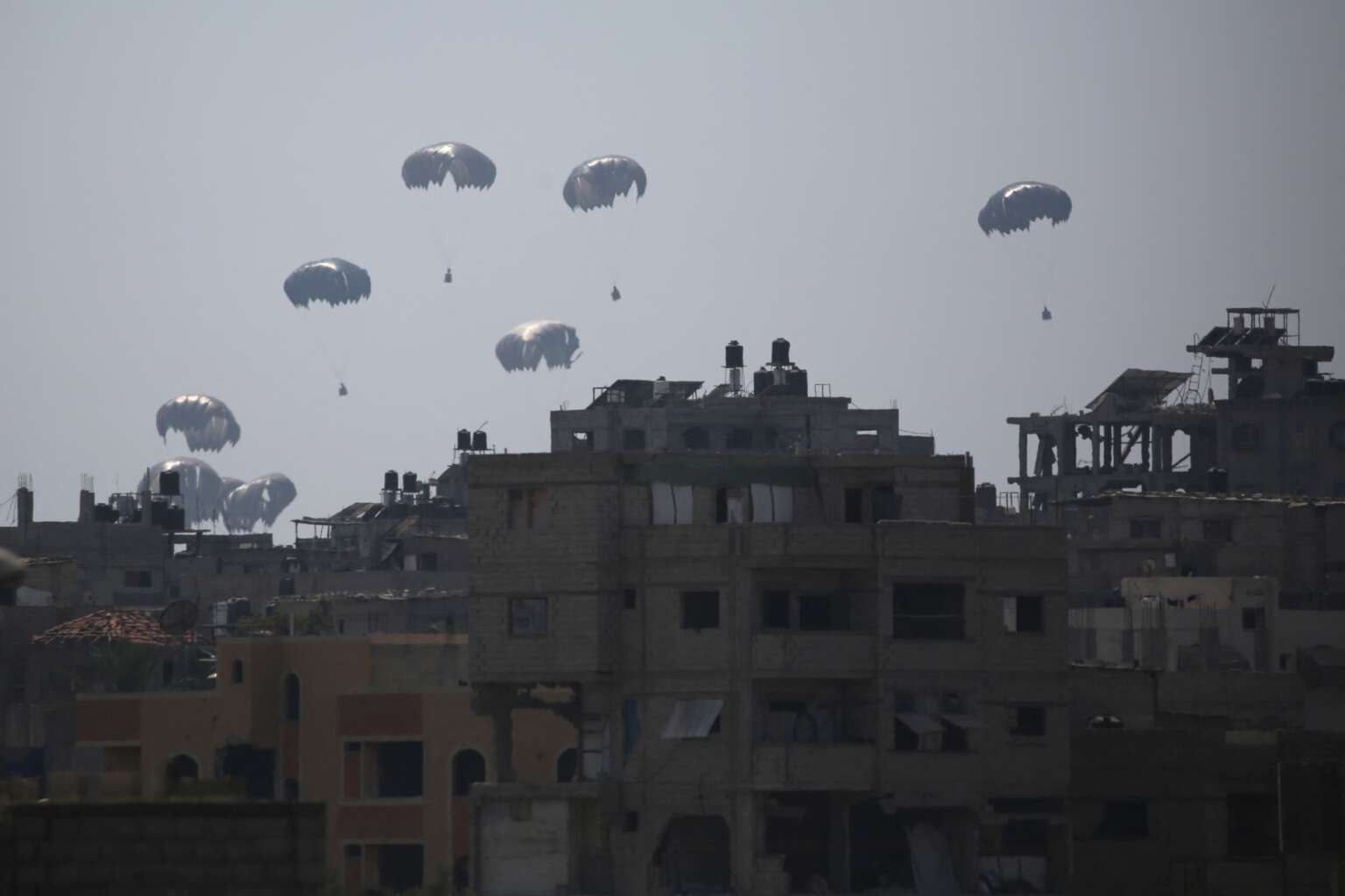 Gaza Airdrops Fell on Homes in Gaza, Collapsing Them, Aid Groups Say ...