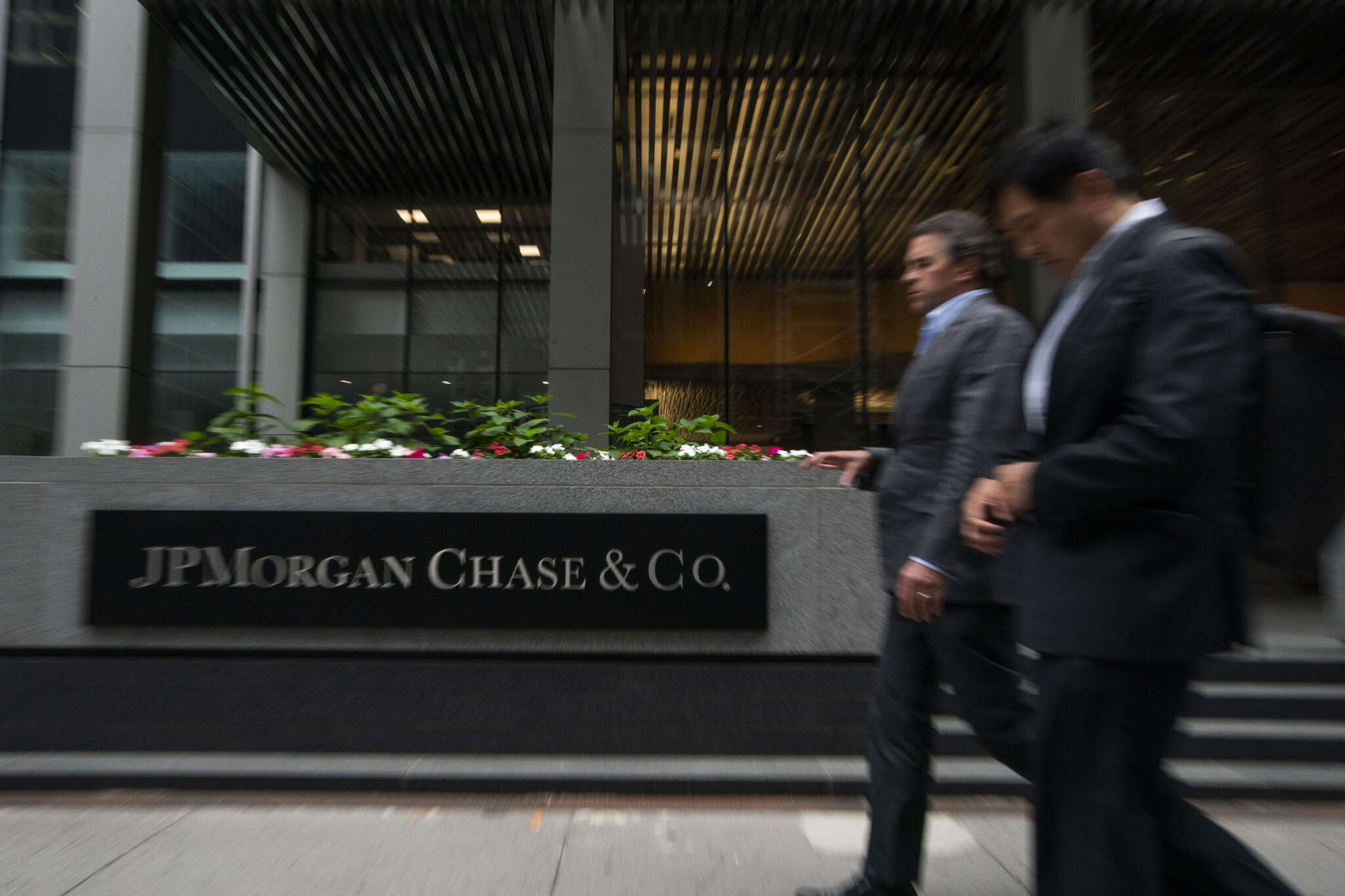 Democratic Senators Call for JPMorgan CEO to Testify on Bank’s Epstein ...
