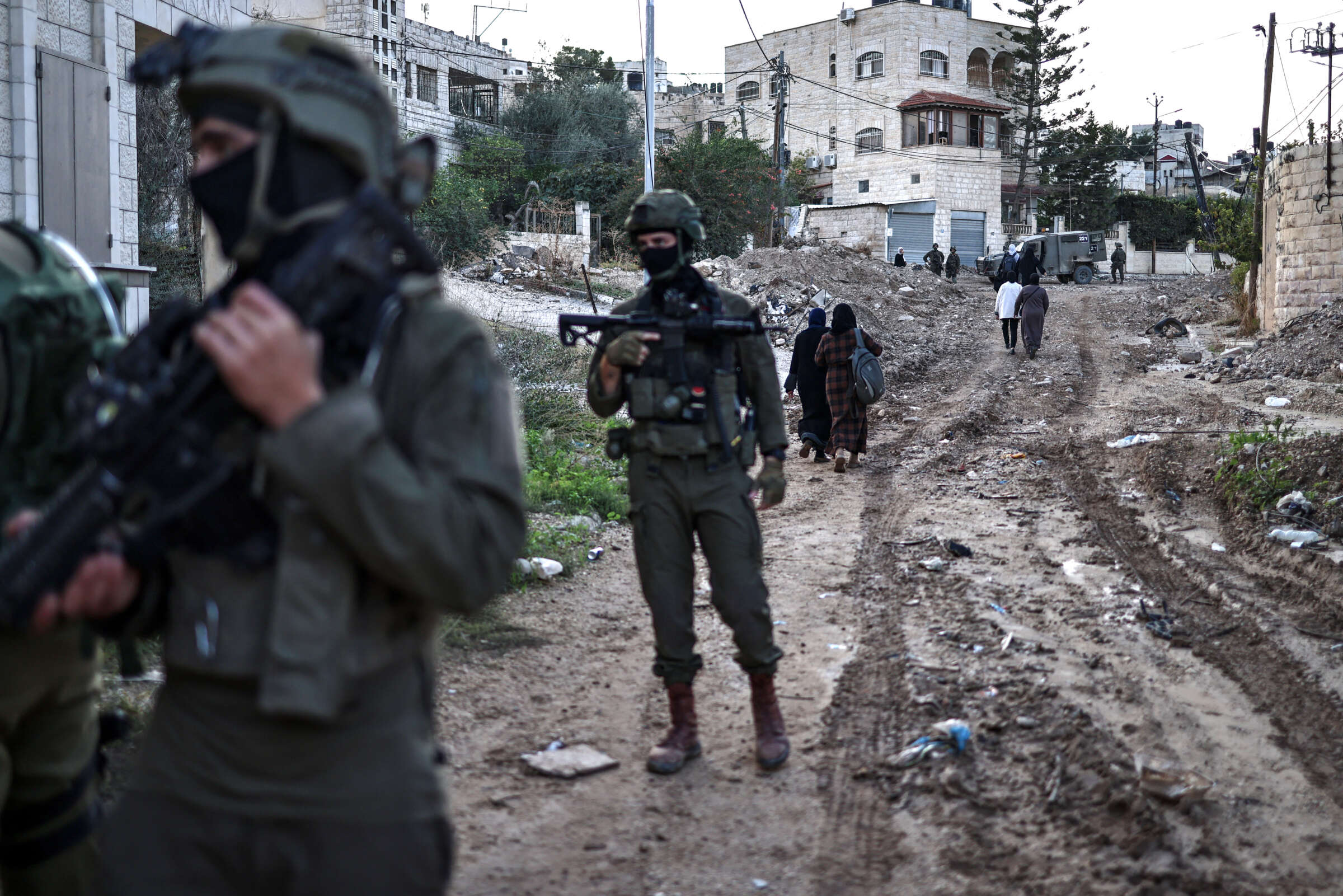 Footage of Israeli Soldiers Executing 2 Palestinians in West Bank ...