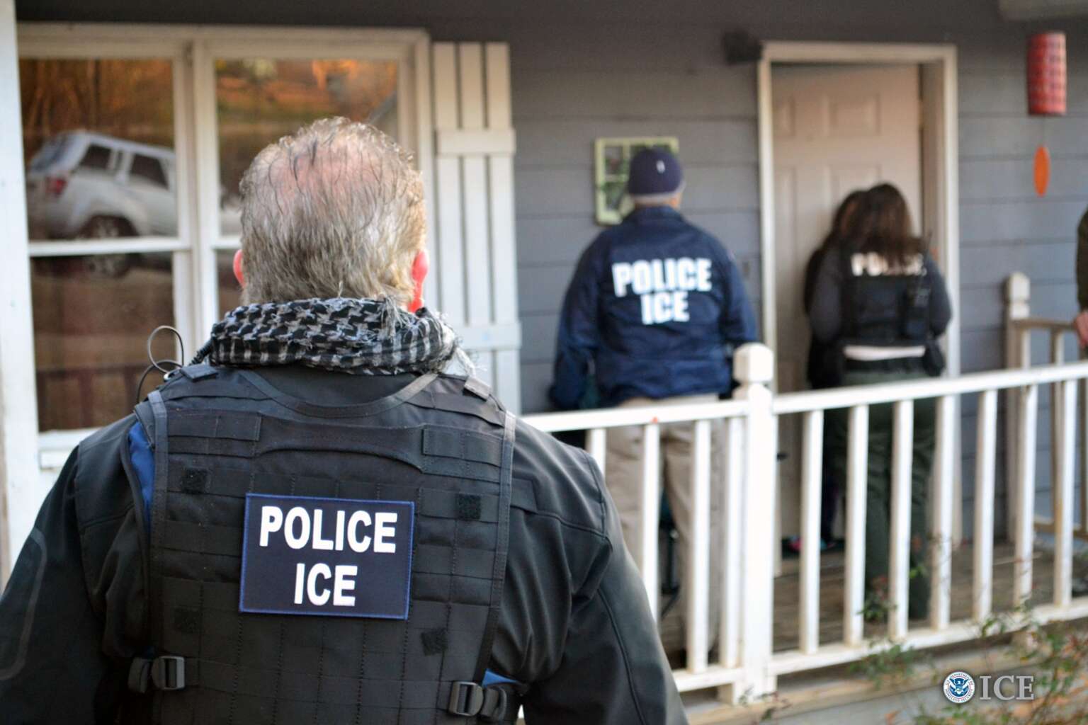 Whistleblowers Reveal ICE Memo Authorizing Warrantless Searches | Truthout