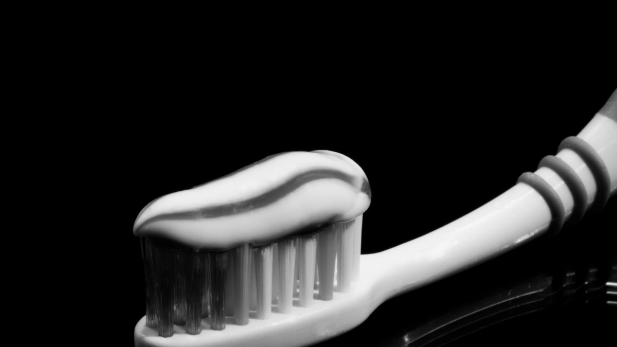 Common Antimicrobial in Toothpaste Linked to Inflammation and Cancer in ...